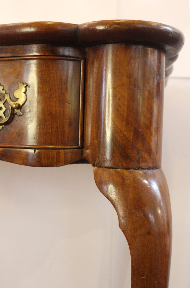 Mid-18th Century Dutch Tea Table For Sale at 1stDibs
