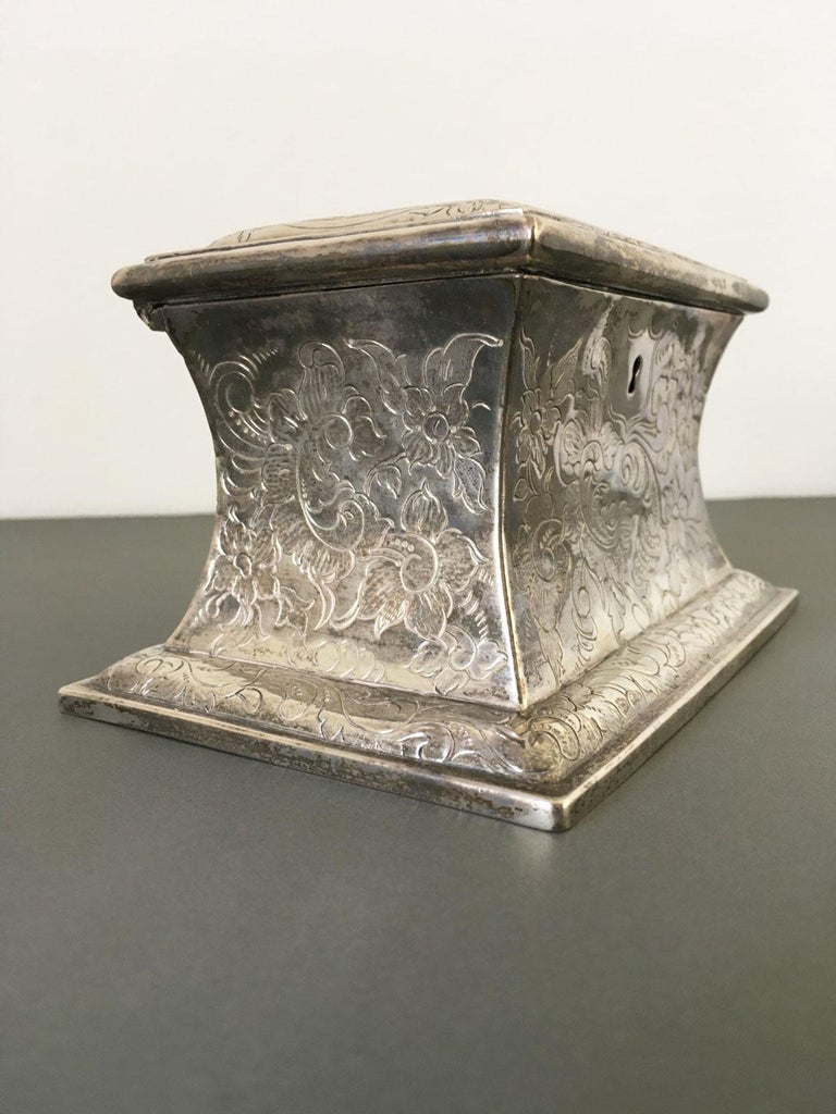 Mid-18th Century German Engraved Sterking Silver Box For Sale at 1stDibs