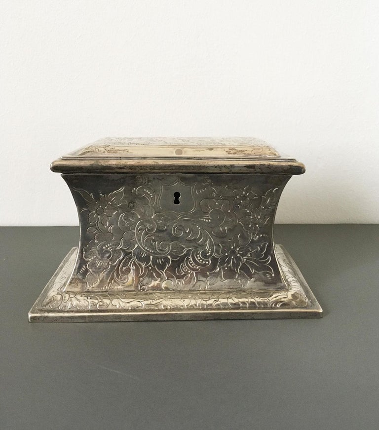 Mid-18th Century German Engraved Sterking Silver Box For Sale at 1stDibs