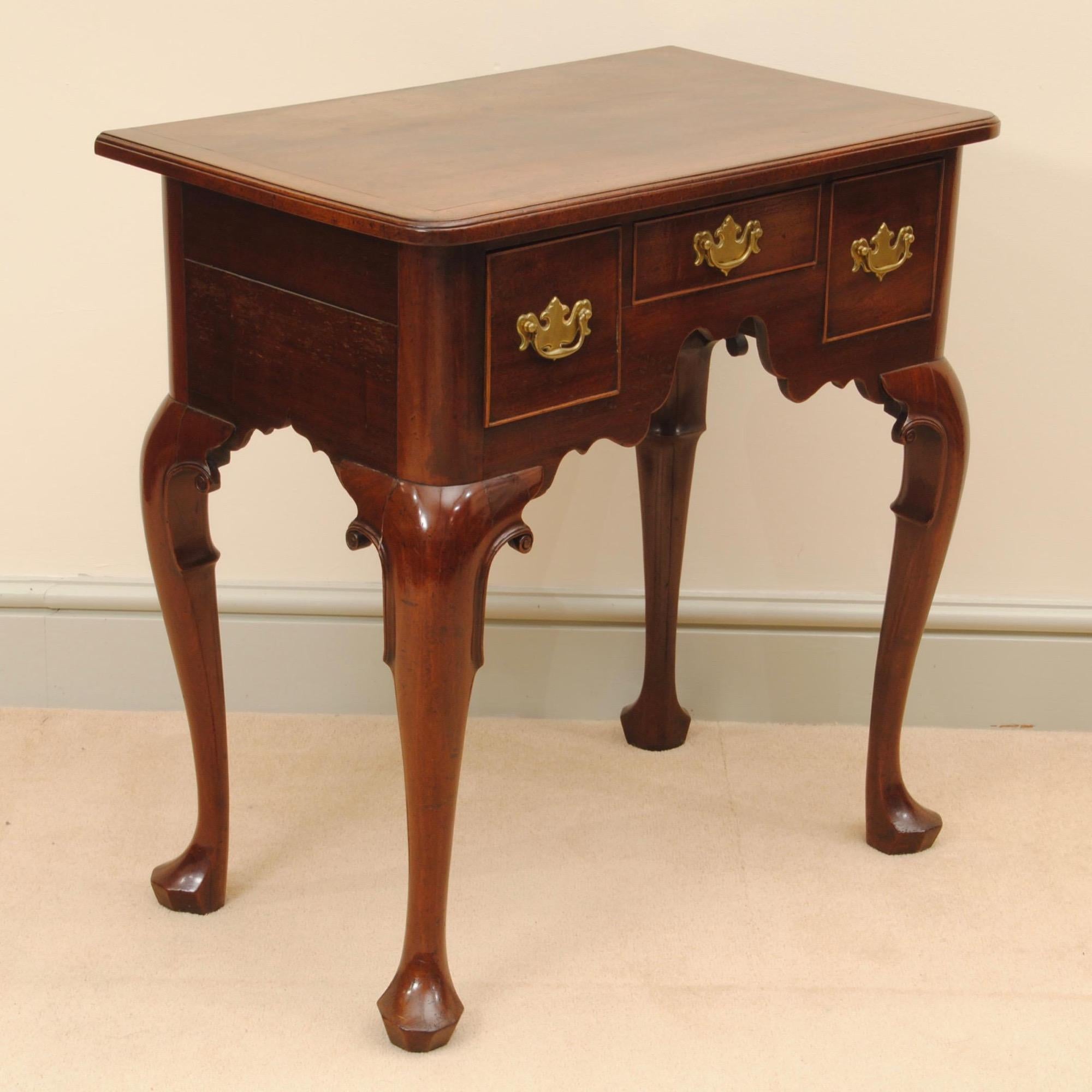 Mid-18th Century Mahogany Lowboy For Sale at 1stDibs