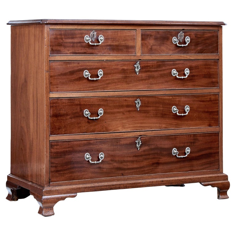 Commode en acajou du milieu du XIXe siècle En vente sur 1stDibs