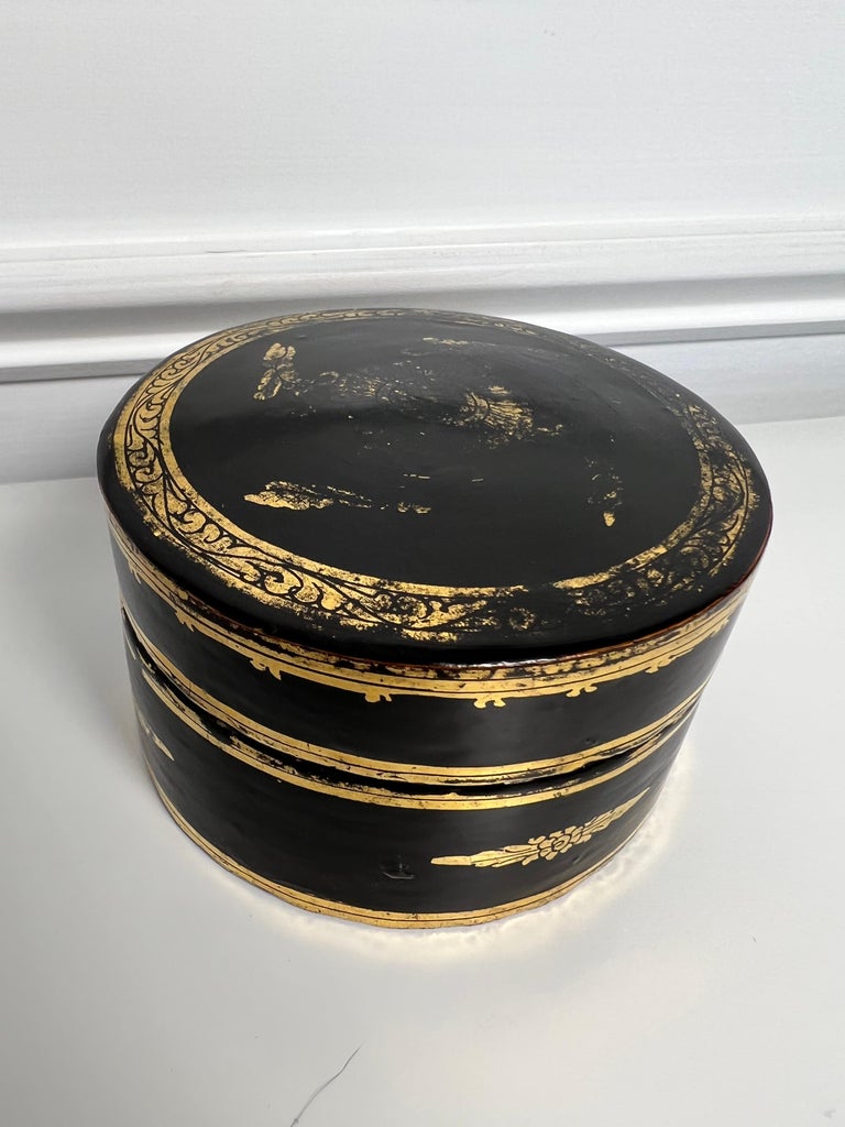 Mid-19th Century Round Paper Mache Decorative Box with Lid and Gild ...