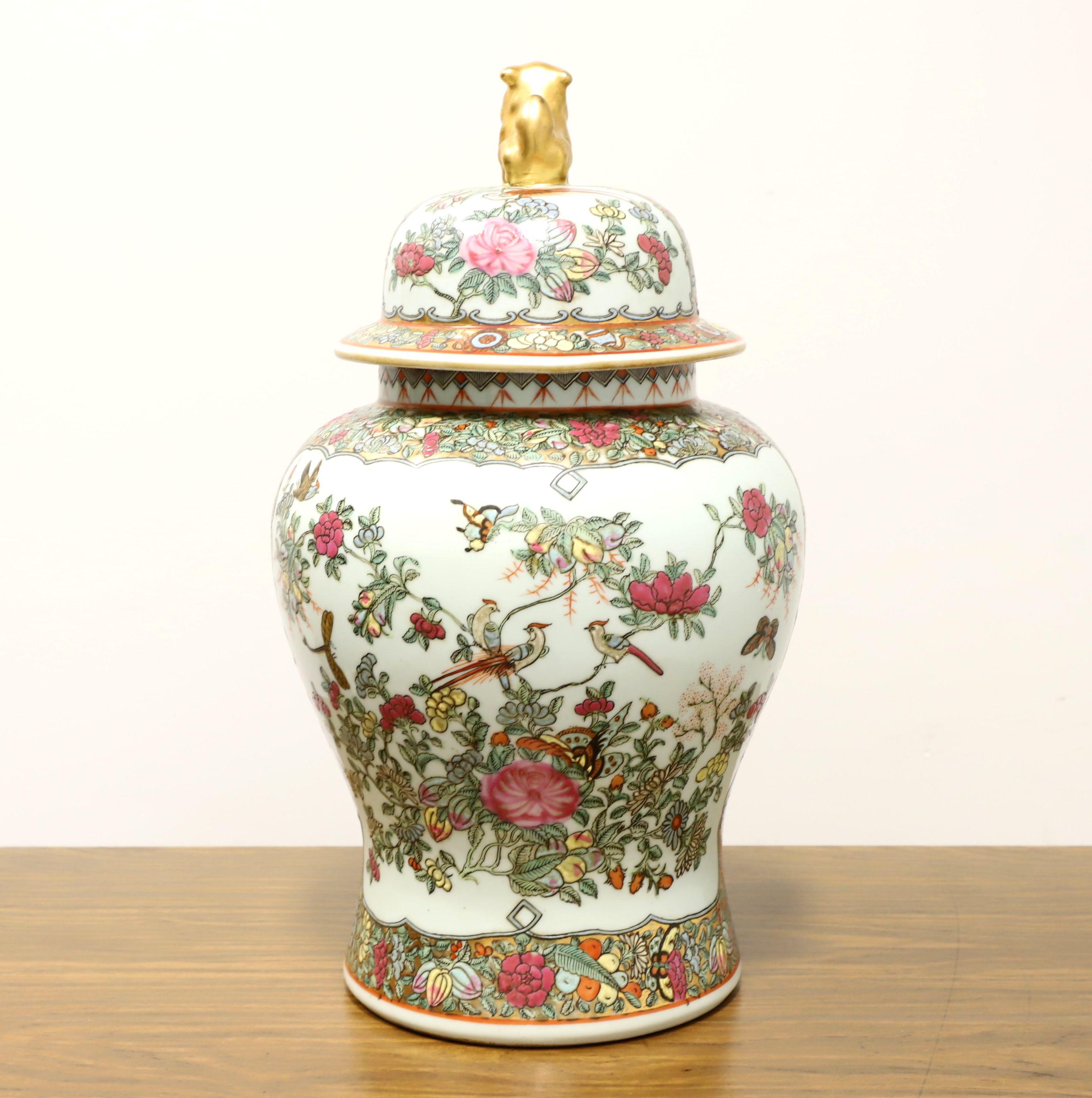 Mid 20th Century Chinese Ginger Jar with Dog on Lid For Sale at 1stDibs