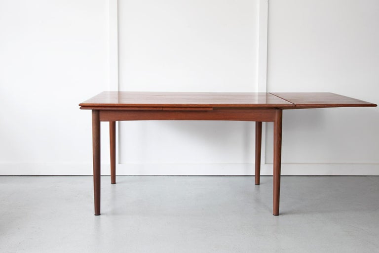 Mid-20th Century Danish Dining Table in Teak For Sale at 1stDibs