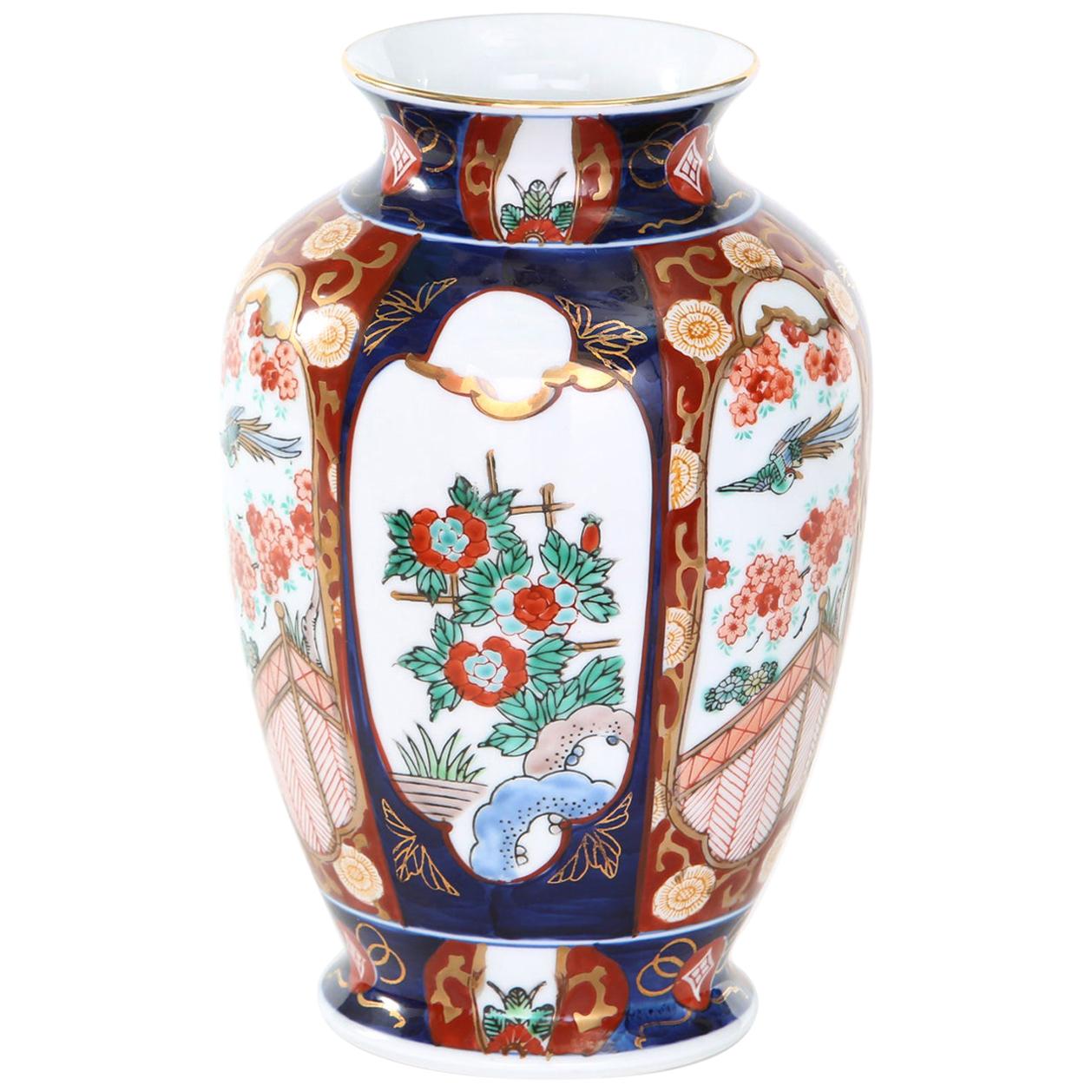 Mid-20th Century Imari Porcelain Decorative Vase For Sale at 1stDibs