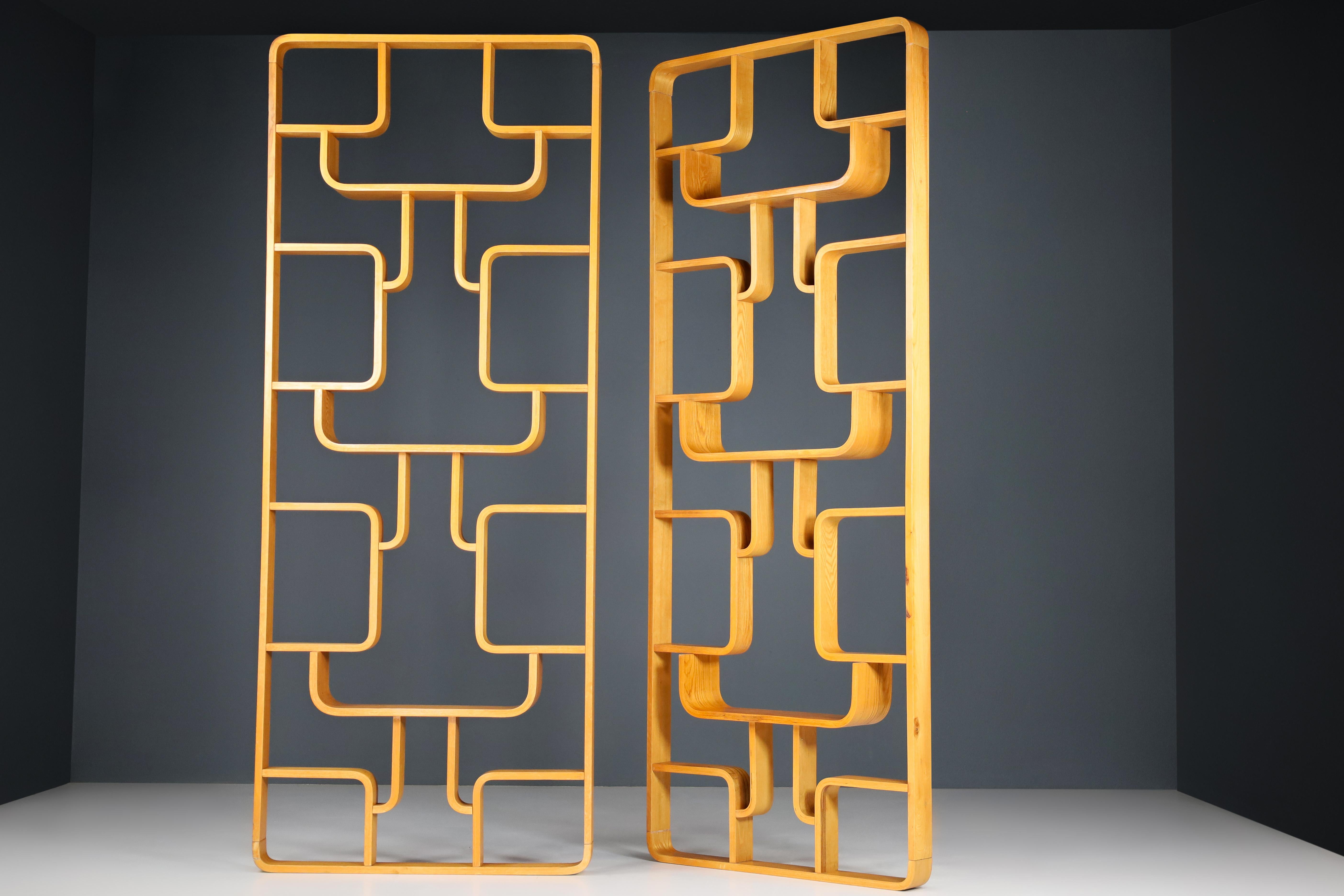 Mid-20th Century Room Dividers in Blond Bent-Wood by Ludvik Volak ...