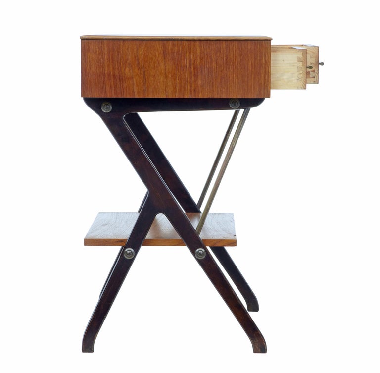 Mid 20th Century Scandinavian Modern Teak Side Table For Sale at 1stDibs