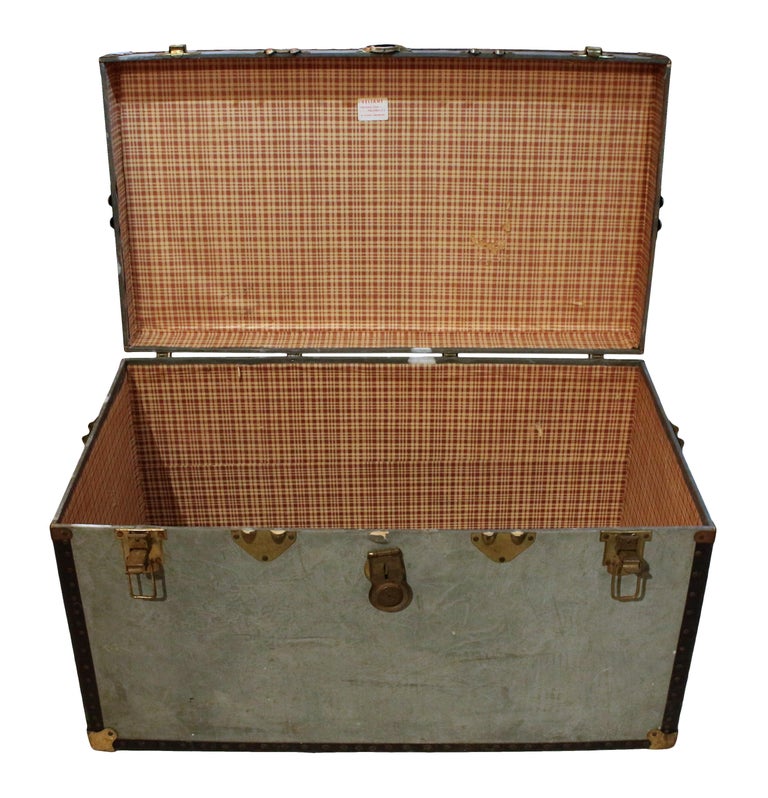 Mid-20th Century Traveling Trunk For Sale at 1stDibs