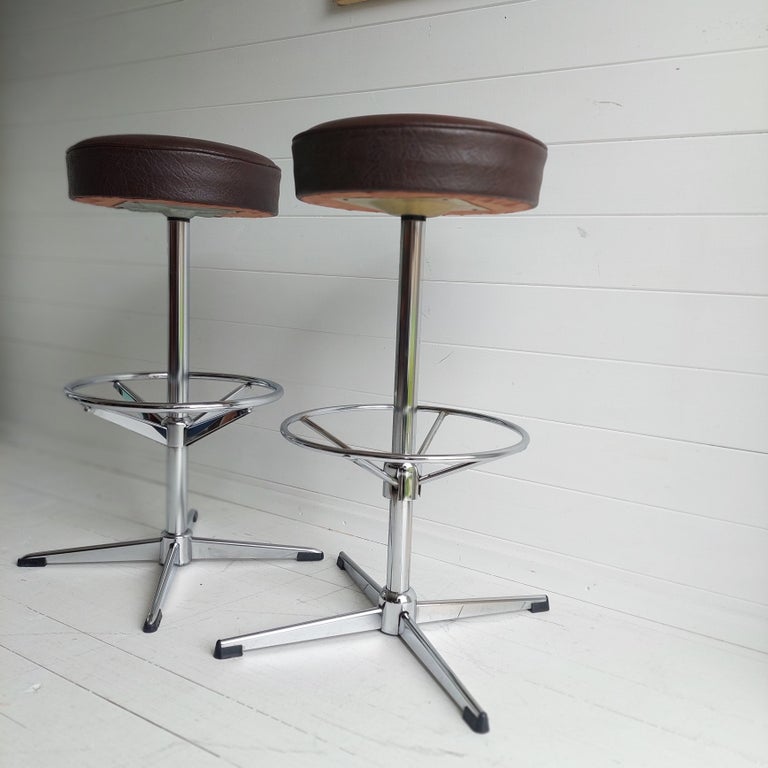 Mid Centruy Chrome and Brown Vinyl Swivel Bar Stools , 1970s Set of 2 ...