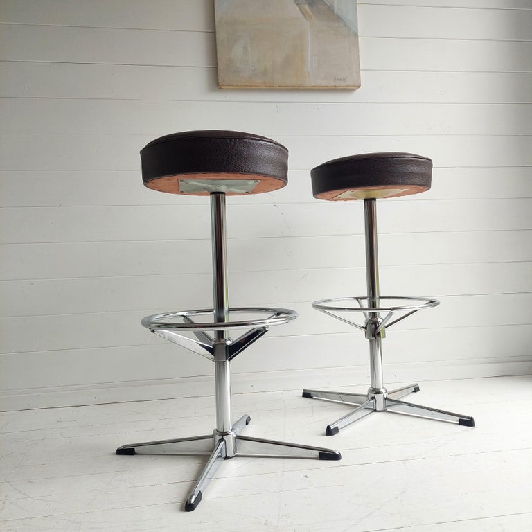 Mid Centruy Chrome and Brown Vinyl Swivel Bar Stools , 1970s Set of 2 ...