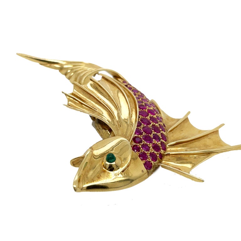 Mid-Century 14K Yellow Gold Ruby and Emerald Fish Pin For Sale at 1stDibs
