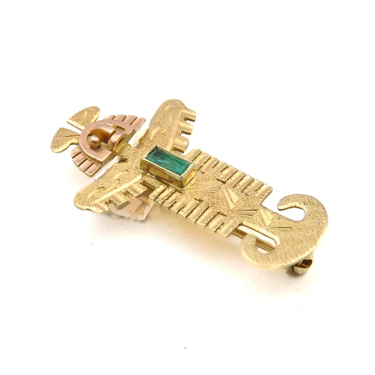 Pre-Colombian Tolima Tumi Emerald 18K Gold Brooch Pendant For Sale at ...