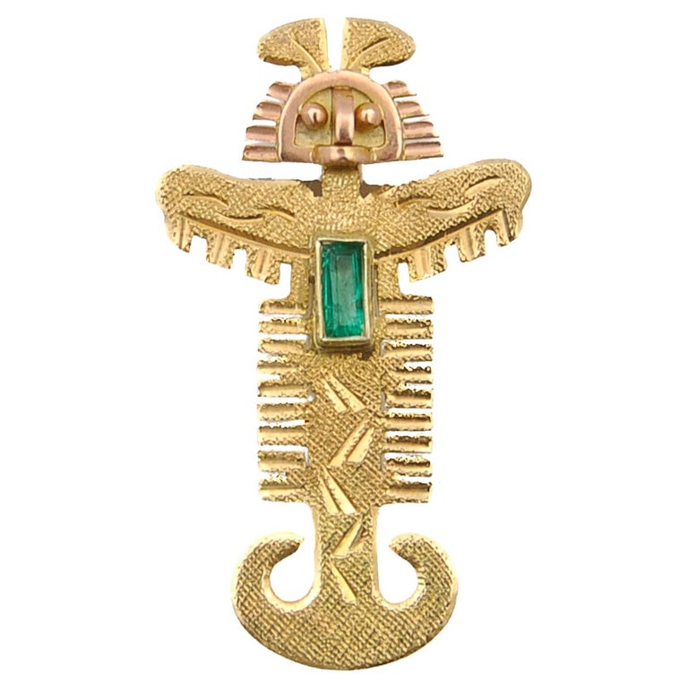 Pre-Colombian Tolima Tumi Emerald 18K Gold Brooch Pendant For Sale at ...