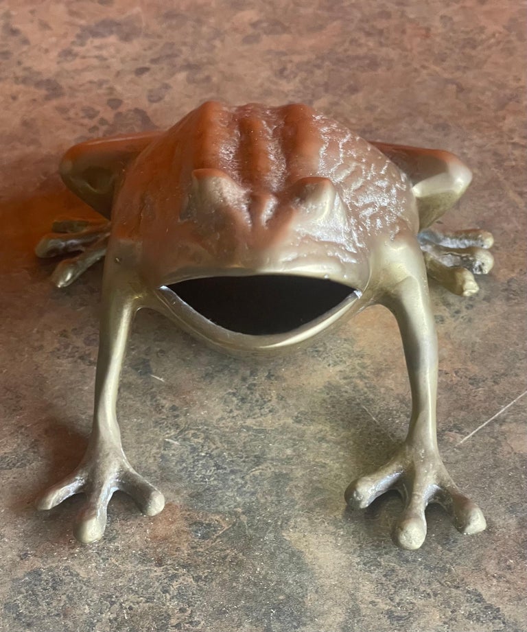 Mid-Century Brass Frog Sculpture/ Paperweight For Sale at 1stDibs