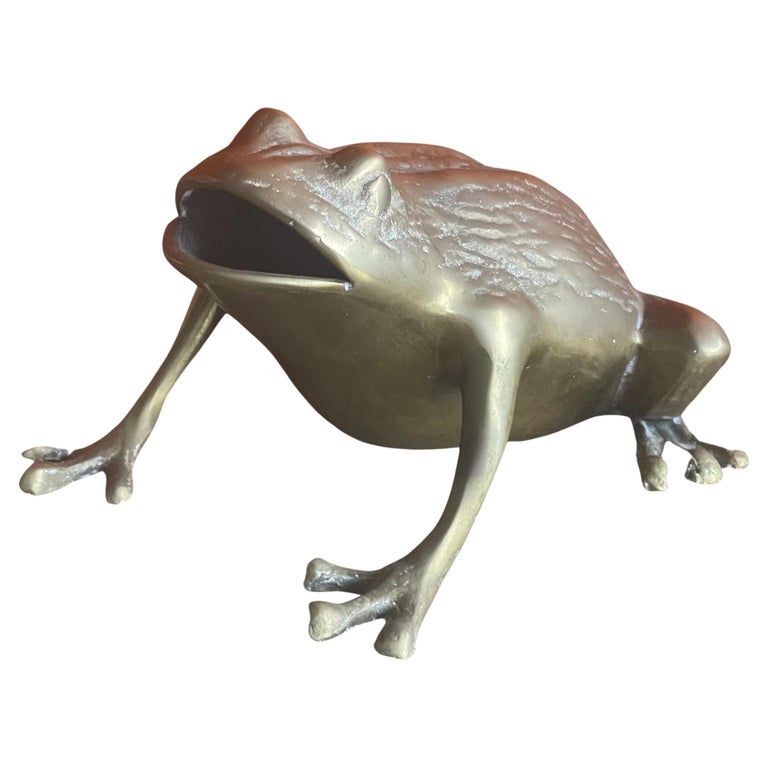 Mid-Century Brass Frog Sculpture/ Paperweight For Sale at 1stDibs