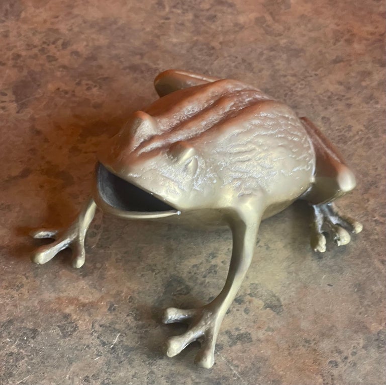 Mid-Century Brass Frog Sculpture/ Paperweight For Sale at 1stDibs
