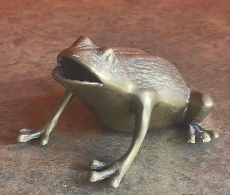 Mid-Century Brass Frog Sculpture/ Paperweight For Sale at 1stDibs