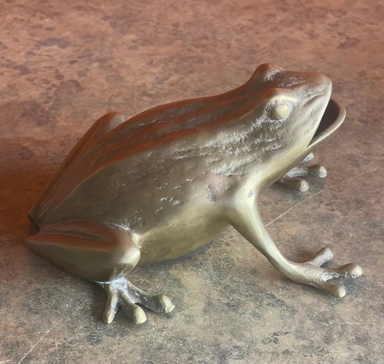Mid-Century Brass Frog Sculpture/ Paperweight For Sale at 1stDibs