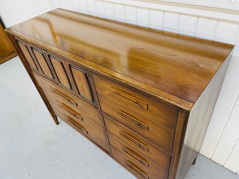 Mid-Century Broyhill Emphasis Magna Chest For Sale at 1stDibs
