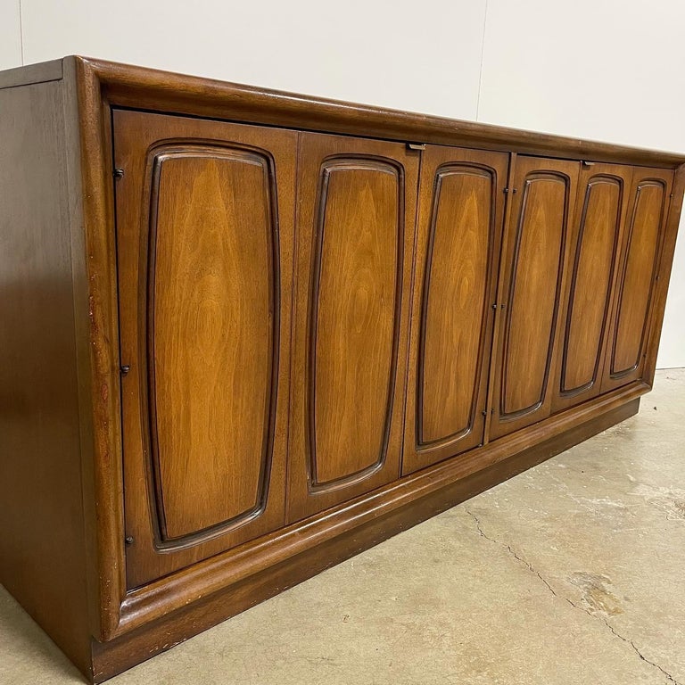Mid Century Broyhill Emphasis Sideboard For Sale at 1stDibs