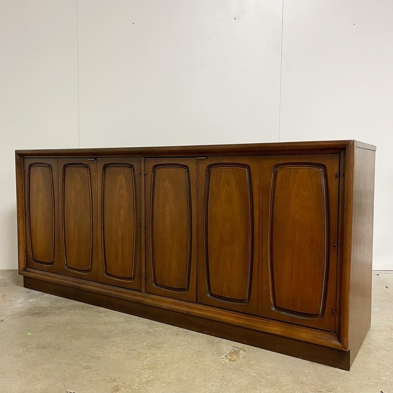 Mid Century Broyhill Emphasis Sideboard For Sale at 1stDibs
