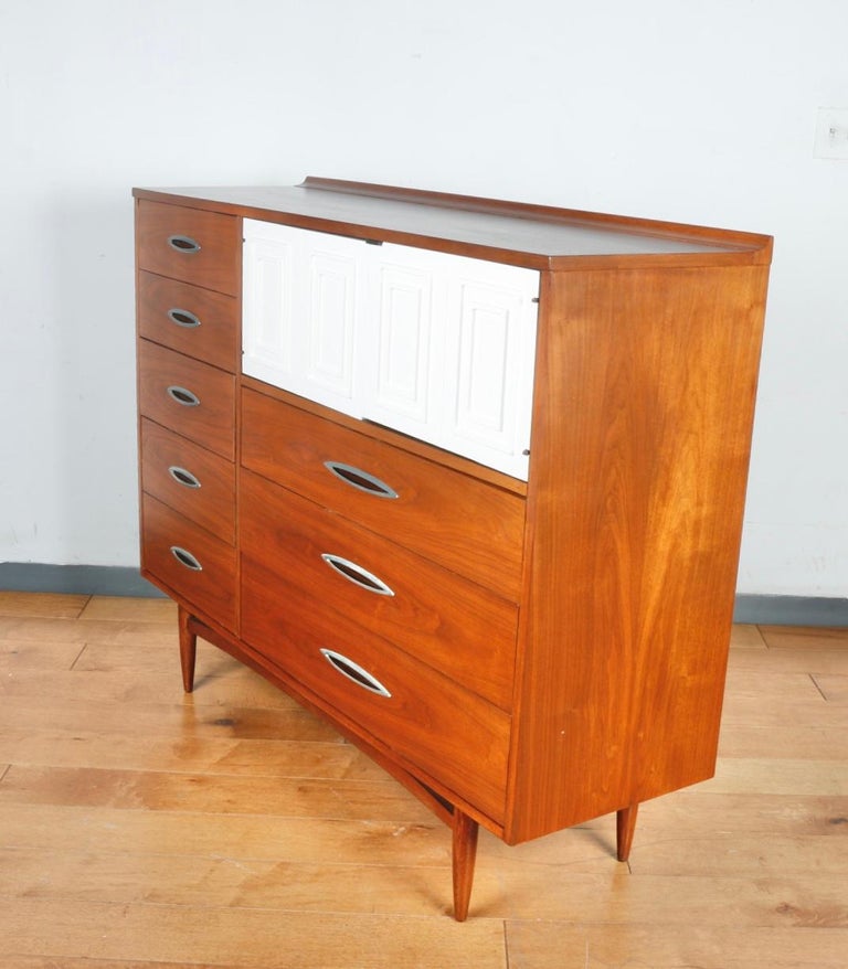 Mid Century Broyhill Highboy Dresser For Sale at 1stDibs