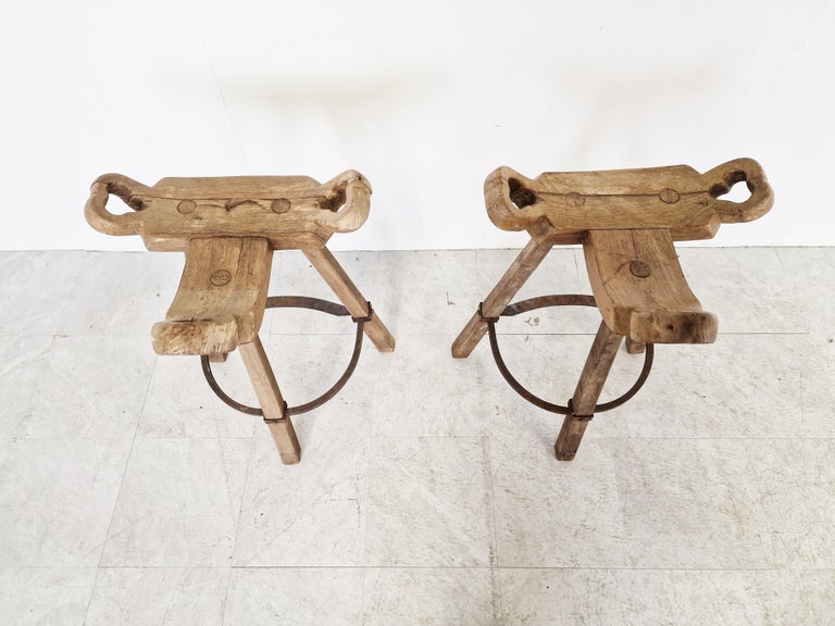 Brutalistische Barhocker aus der Jahrhundertmitte, 2 Stück, 1960er ...