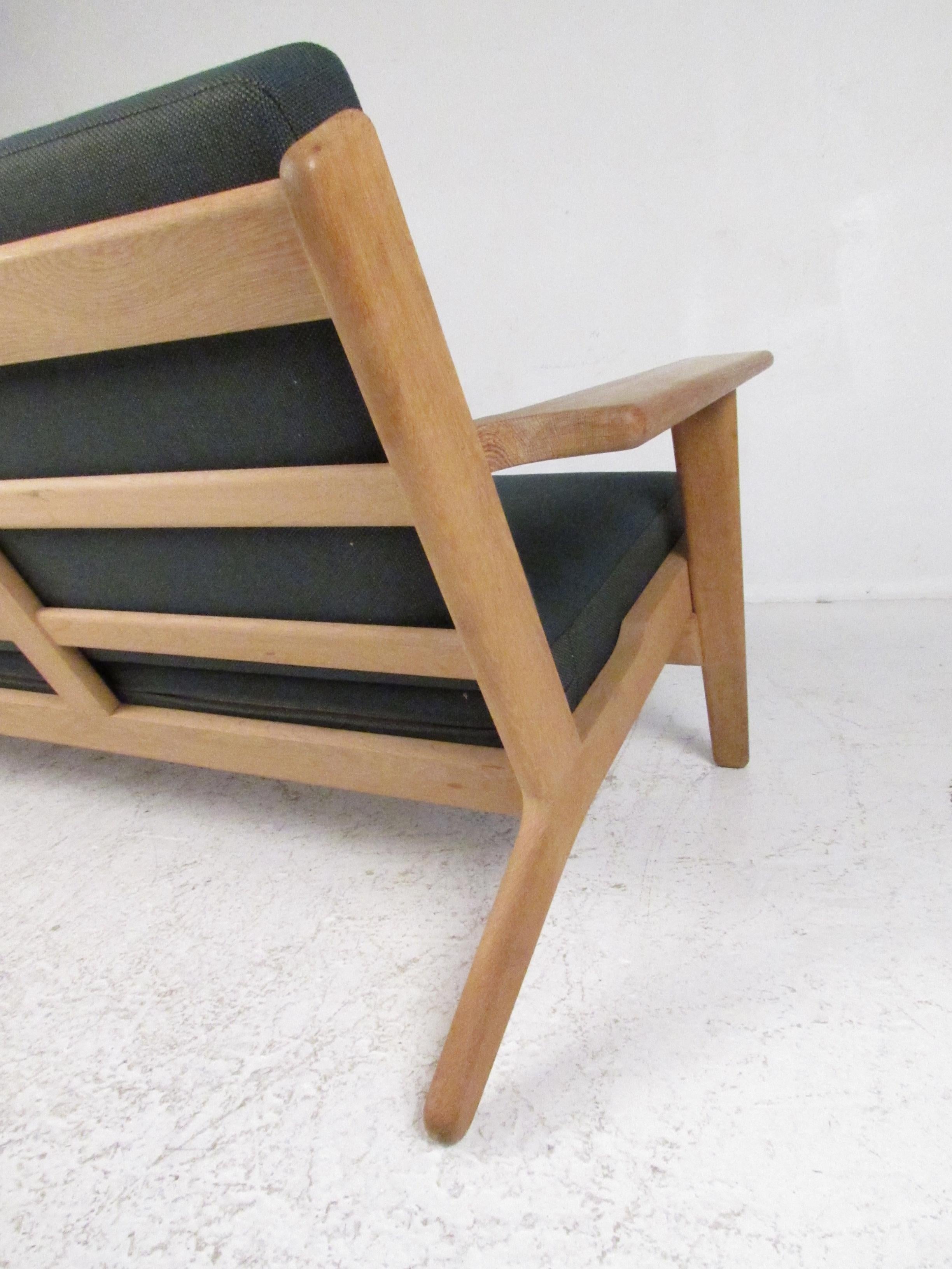 Midcentury Danish GE 290 Sofa by Hans Wegner for GETAMA at 1stDibs