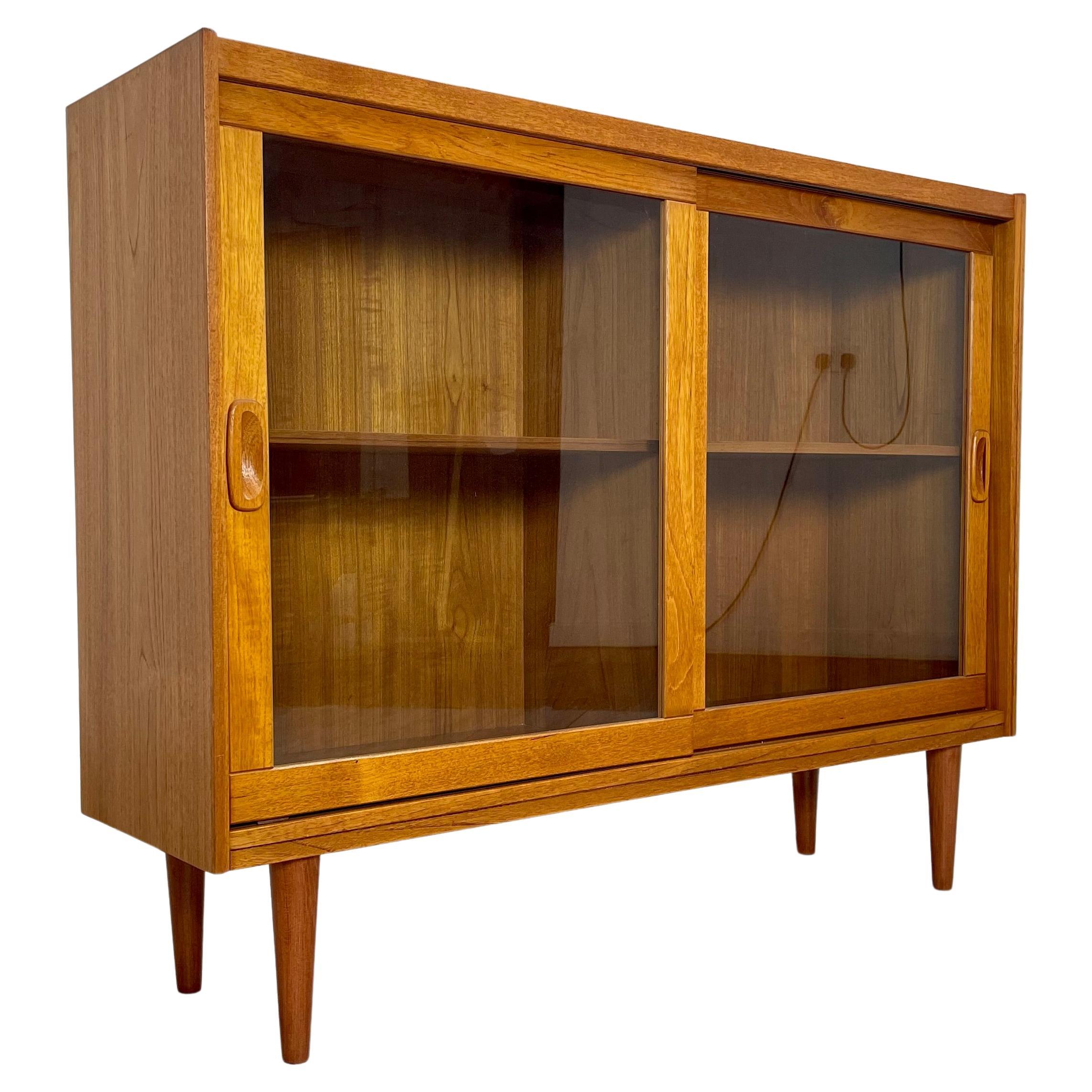 Mid Century Danish Modern Teak Bookcase Display For Sale at 1stDibs