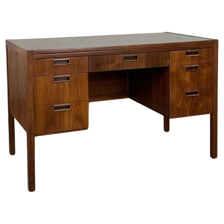 Mid century desk by Sligh Lowry For Sale at 1stDibs
