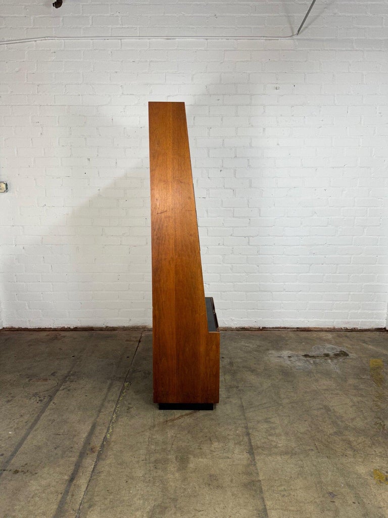 Midcentury Dillingham Style Bookcase For Sale at 1stDibs