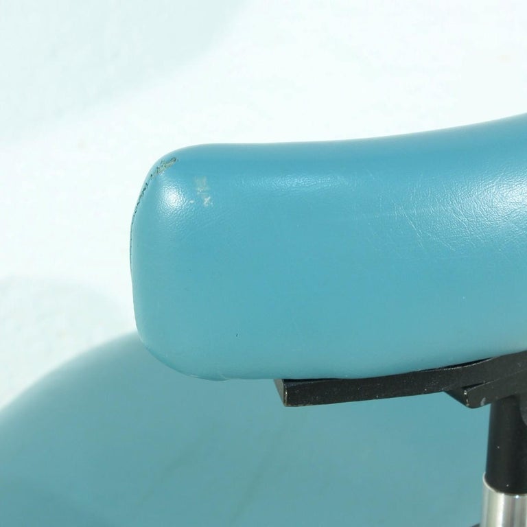 Midcentury Doctor's Chair For Sale at 1stDibs