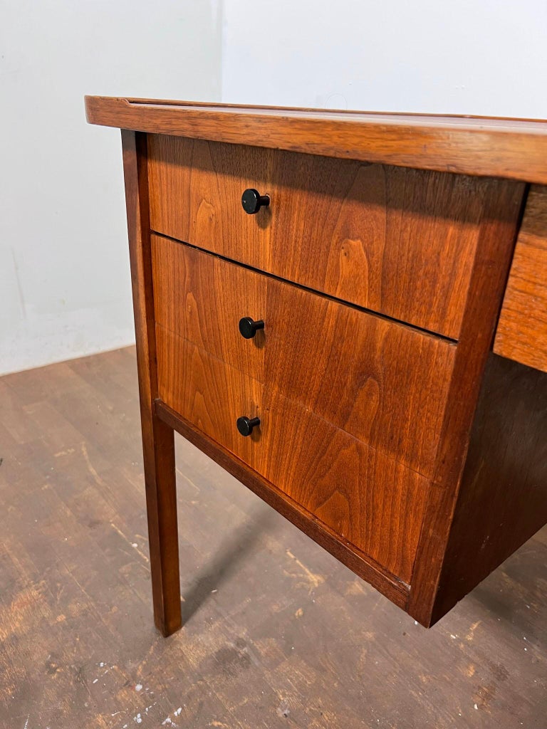 Mid-Century Executive Desk in Walnut Circa 1960s For Sale at 1stDibs