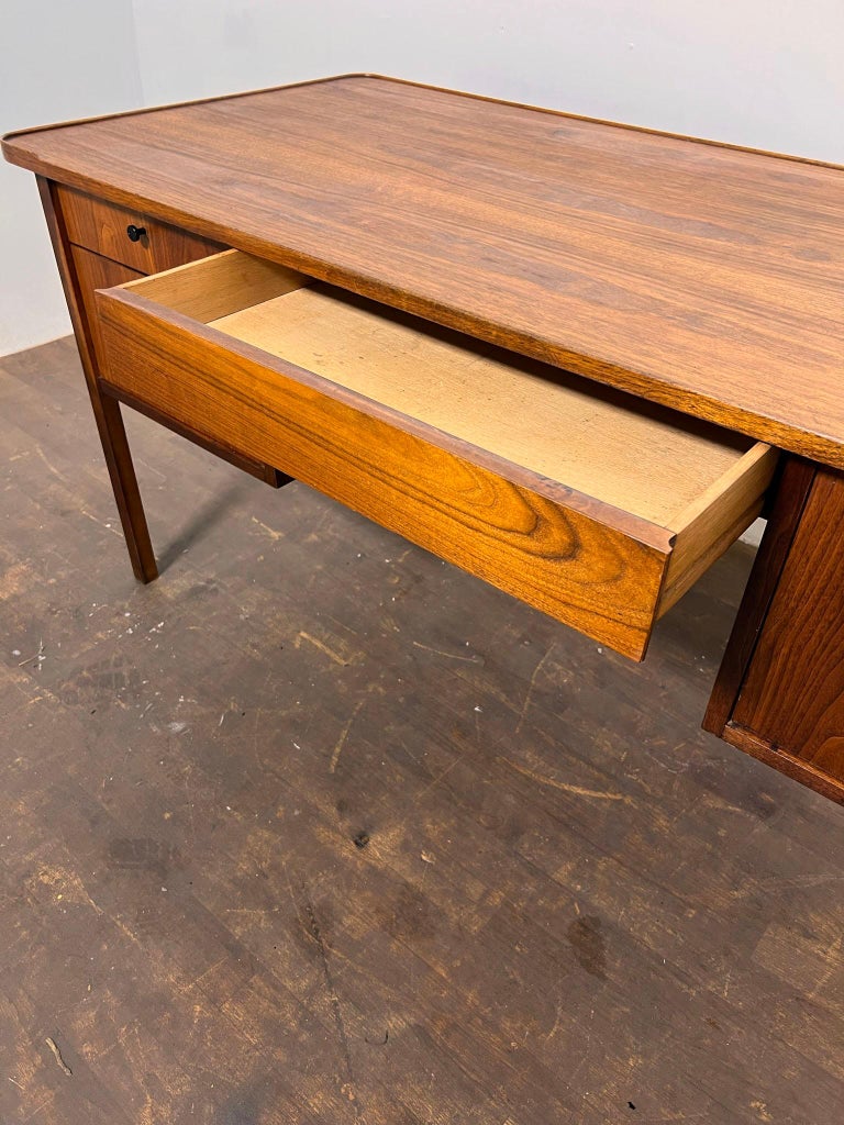 Mid-Century Executive Desk in Walnut Circa 1960s at 1stDibs