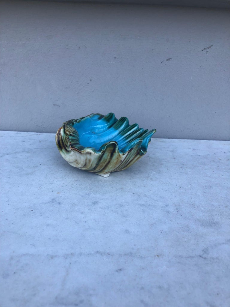 Mid-Century French Majolica Shell Catchall For Sale at 1stDibs
