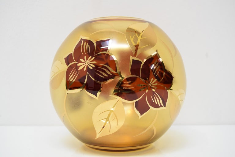 Mid-century Glass Vase, 1970's. For Sale at 1stDibs
