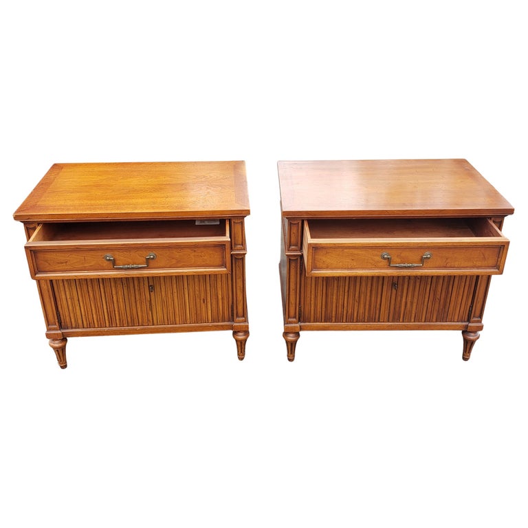Mid-Century Henredon Custom Folio One Fruitwood Bedside Tables, a Pair ...