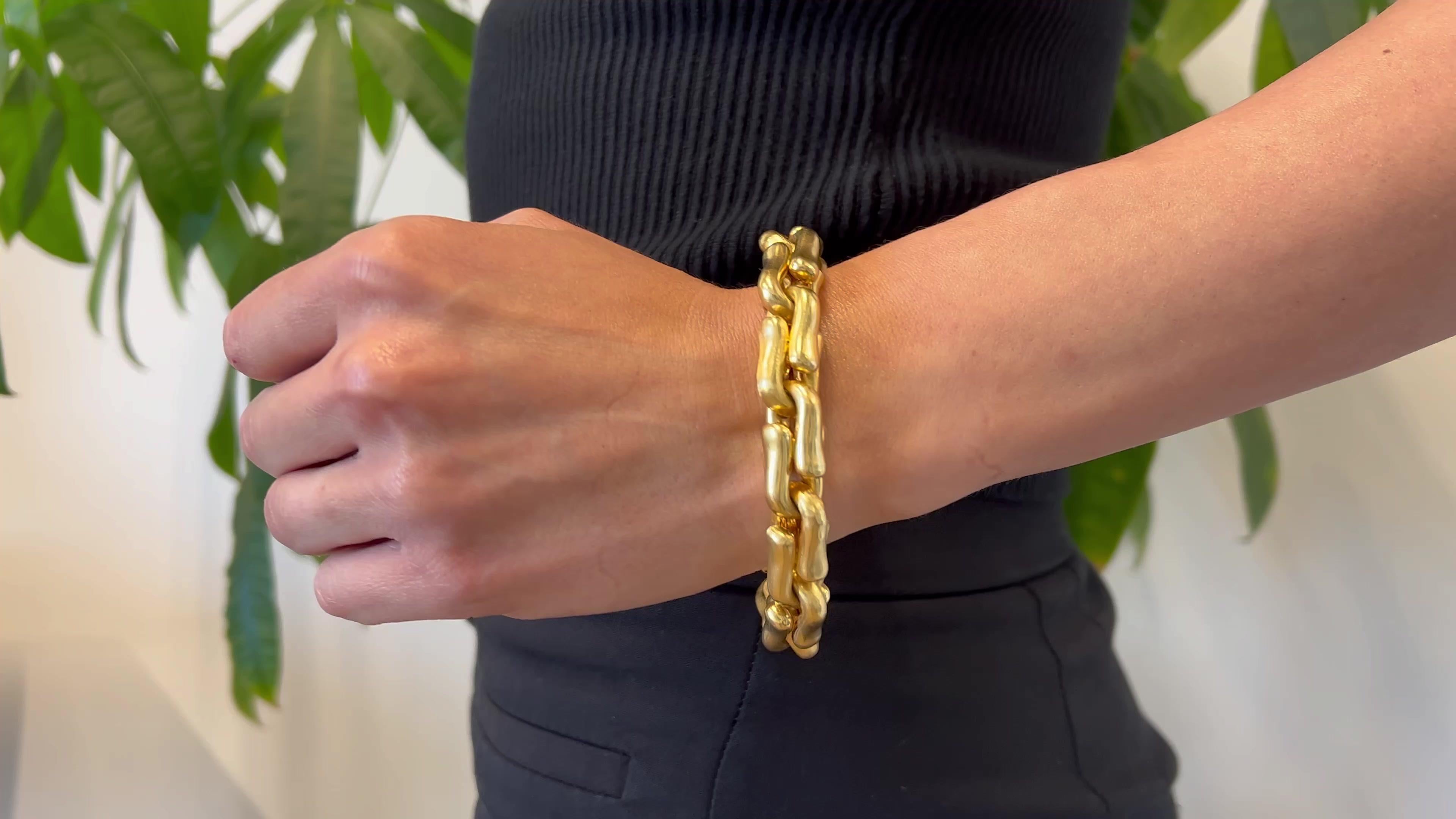 Mid Century Italian 18k Yellow Gold Large Link Bracelet For Sale at 1stDibs