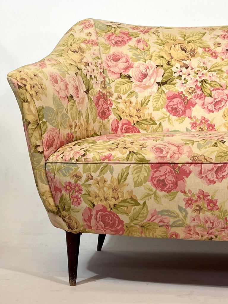 Mid-Century Italian Two-Seater Sofa in the Style of Gio Ponti For Sale ...
