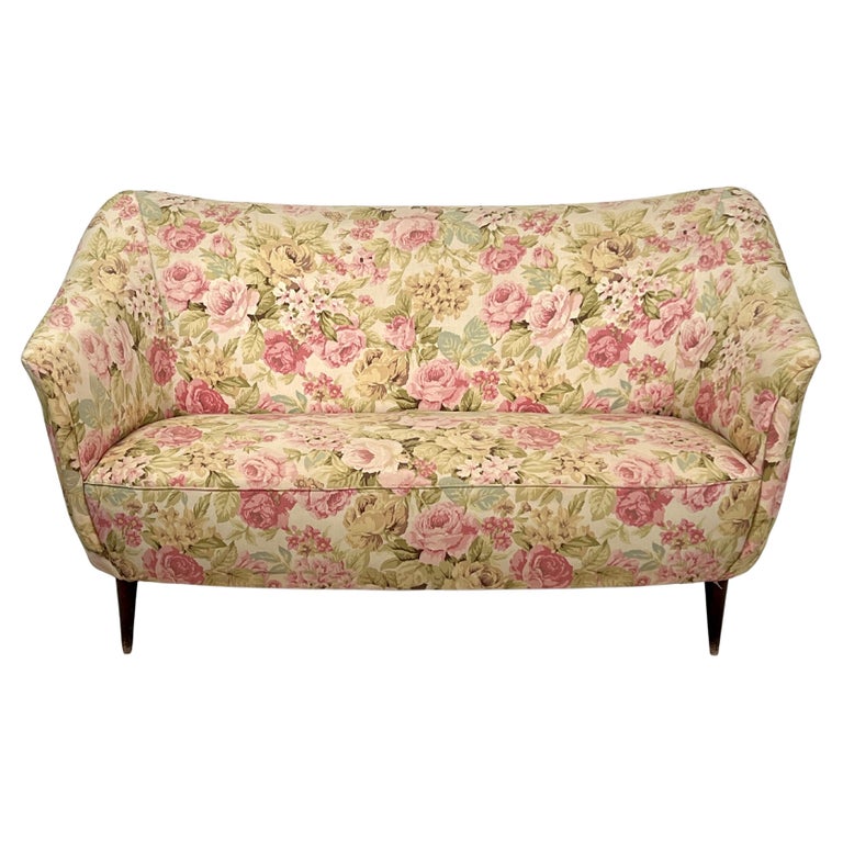 Mid-Century Italian Two-Seater Sofa in the Style of Gio Ponti For Sale ...