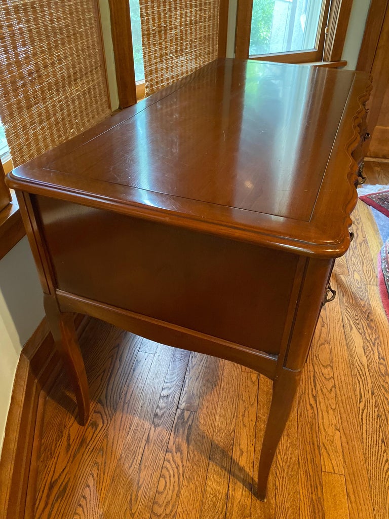 Mid-Century Ladies Desk or Writing Table by Sligh-Lowry For Sale at 1stDibs