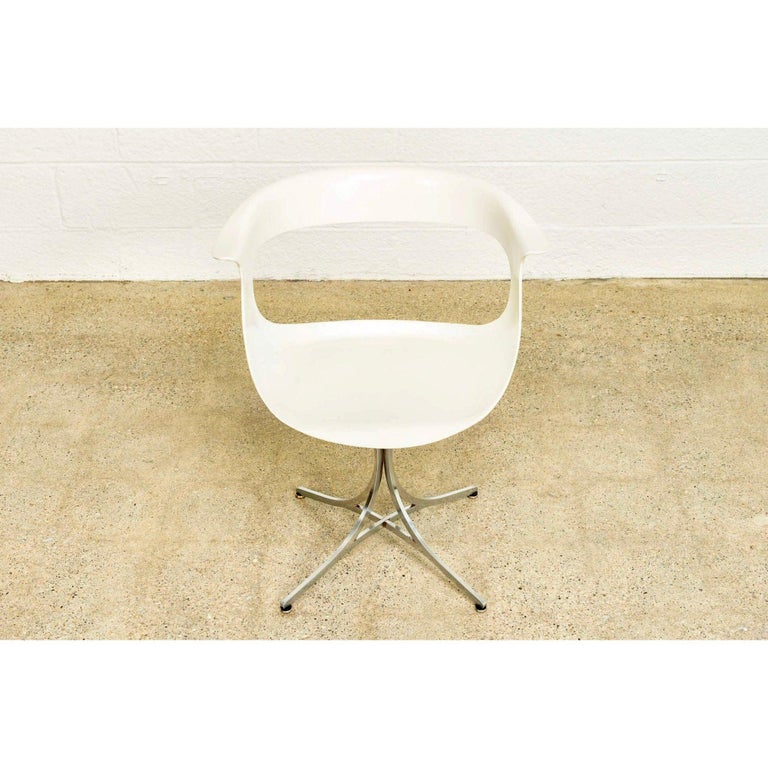 Midcentury 'Lotus' armchair in Fiberglass by Erwine and Estelle Laverne ...