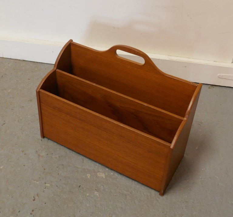 Mid Century Magazine Stand For Sale at 1stDibs