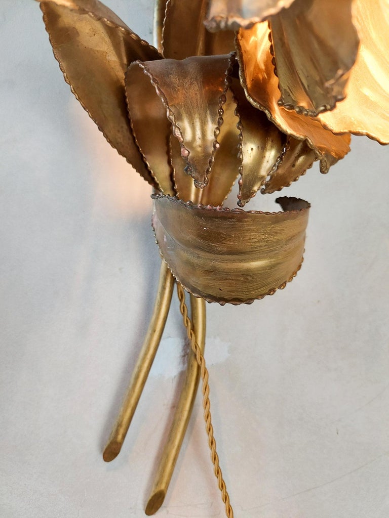 Mid-century Maison Jansen brass wall lamp with flowers For Sale at 1stDibs