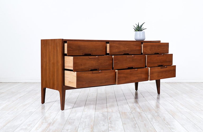 Mid-Century Modern 9-Drawer Walnut Dresser at 1stDibs