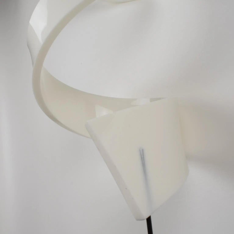 Mid-Century Modern Abstract White Lucite Swirl Sculpture For Sale at ...