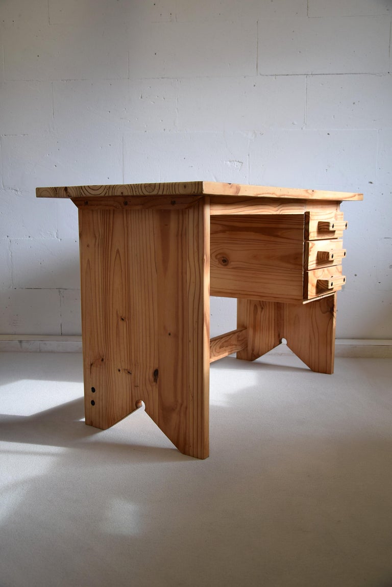 Mid-Century Modern Pine Desk at 1stDibs