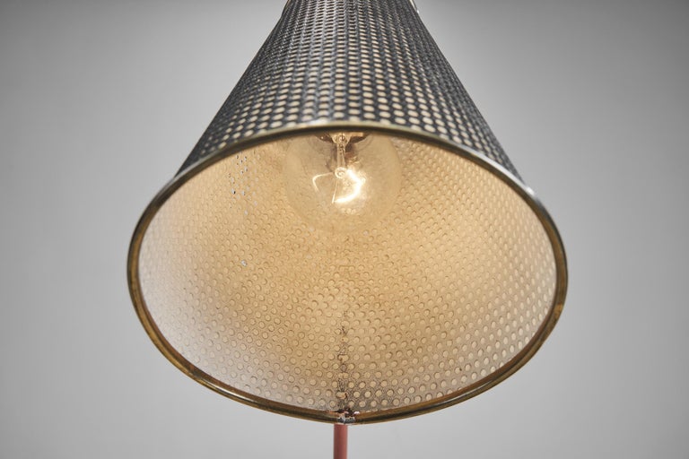 Mid-Century Modern Angular Floor Lamp, Europe ca 1960s For Sale at 1stDibs