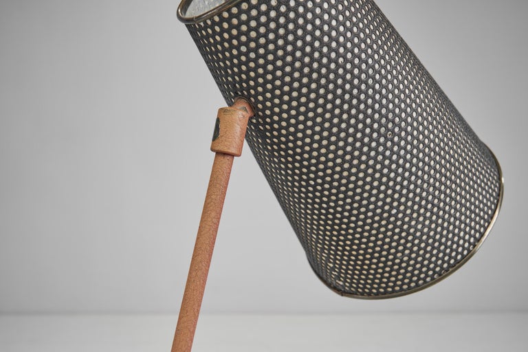 Mid-Century Modern Angular Floor Lamp, Europe ca 1960s For Sale at 1stDibs