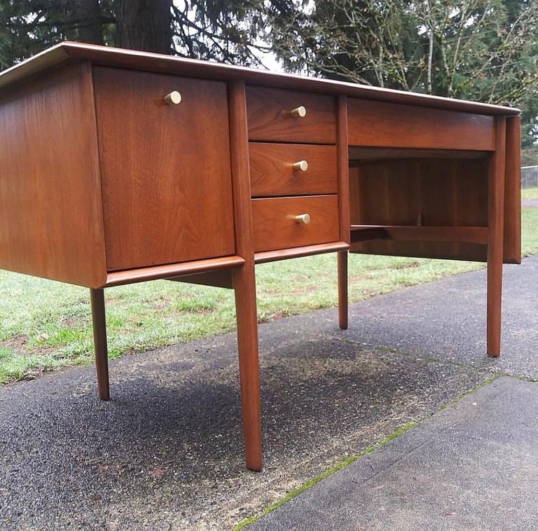 Mid-Century Modern Barney Flagg for Drexel ‘Parallel’ Writers Executive ...